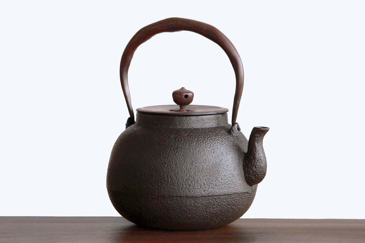 1250ml Japanese Tetsubin – Authentic Vintage Iron Kettle for Tea Ceremony – KinsenTOKYO