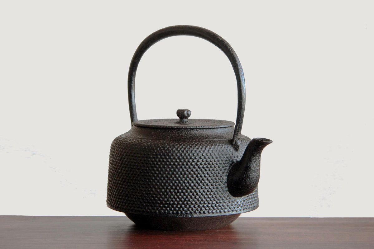 2100ml Japanese Tetsubin – Large Nanbu Cast Iron Kettle for Tea Ceremony – KinsenTOKYO